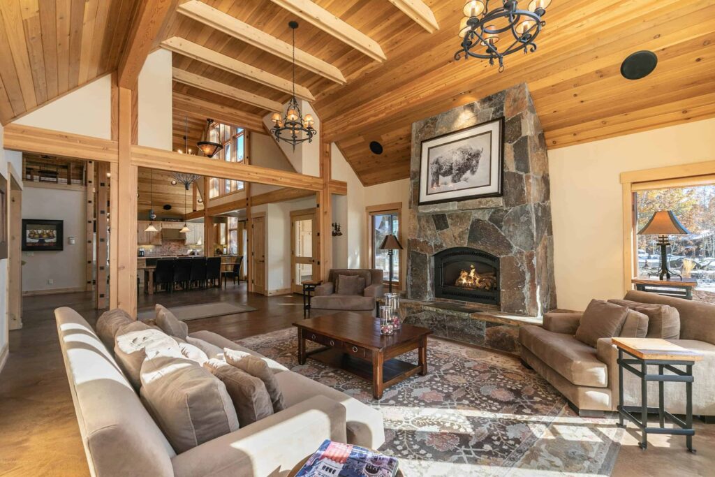 What is the difference between lodge and cabin? | Tahoe Mountain Lodging
